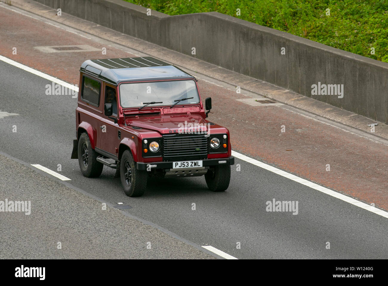 2003 red land rover defender hi-res stock photography and images - Alamy