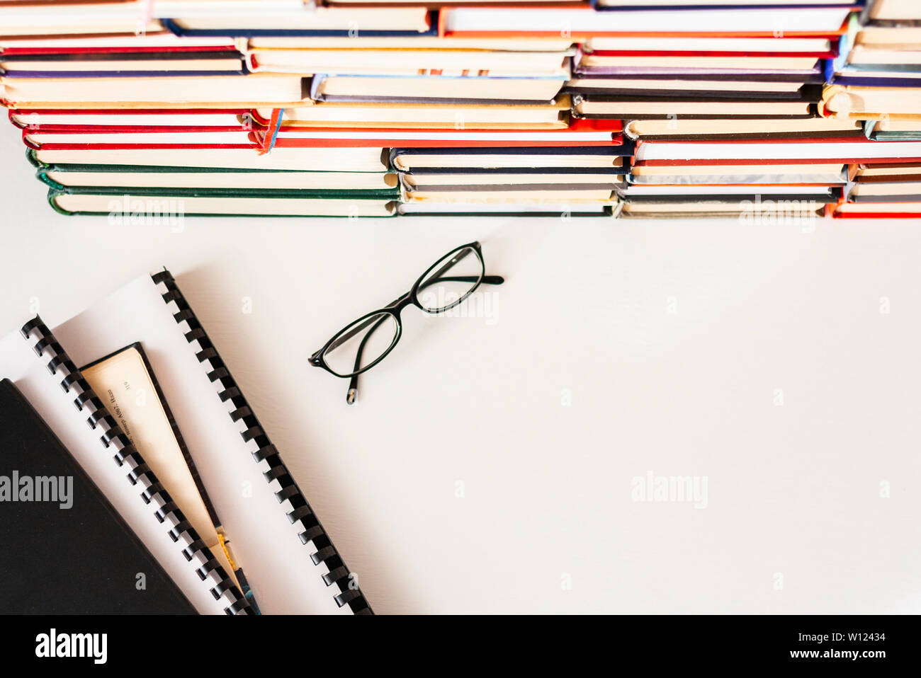 College bookstore textbooks hi-res stock photography and images - Alamy