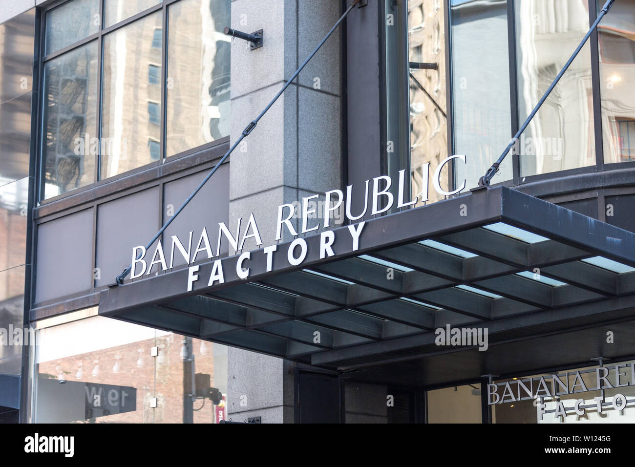 NEW YORK, USA - 17 MAY, 2019: An exterior view of a Banana Republic ...