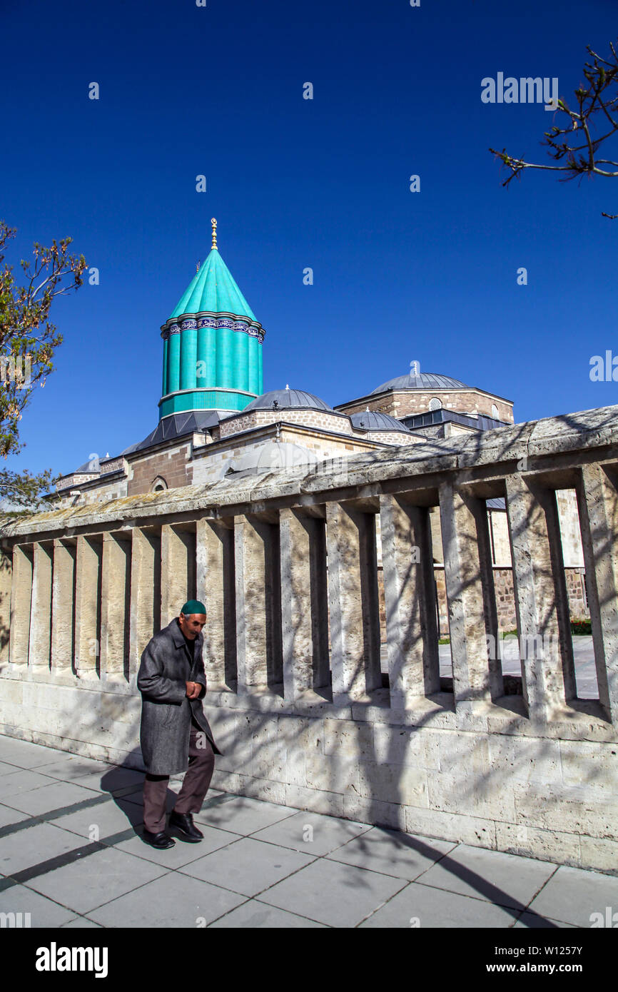 Rumi tomb hi-res stock photography and images - Alamy