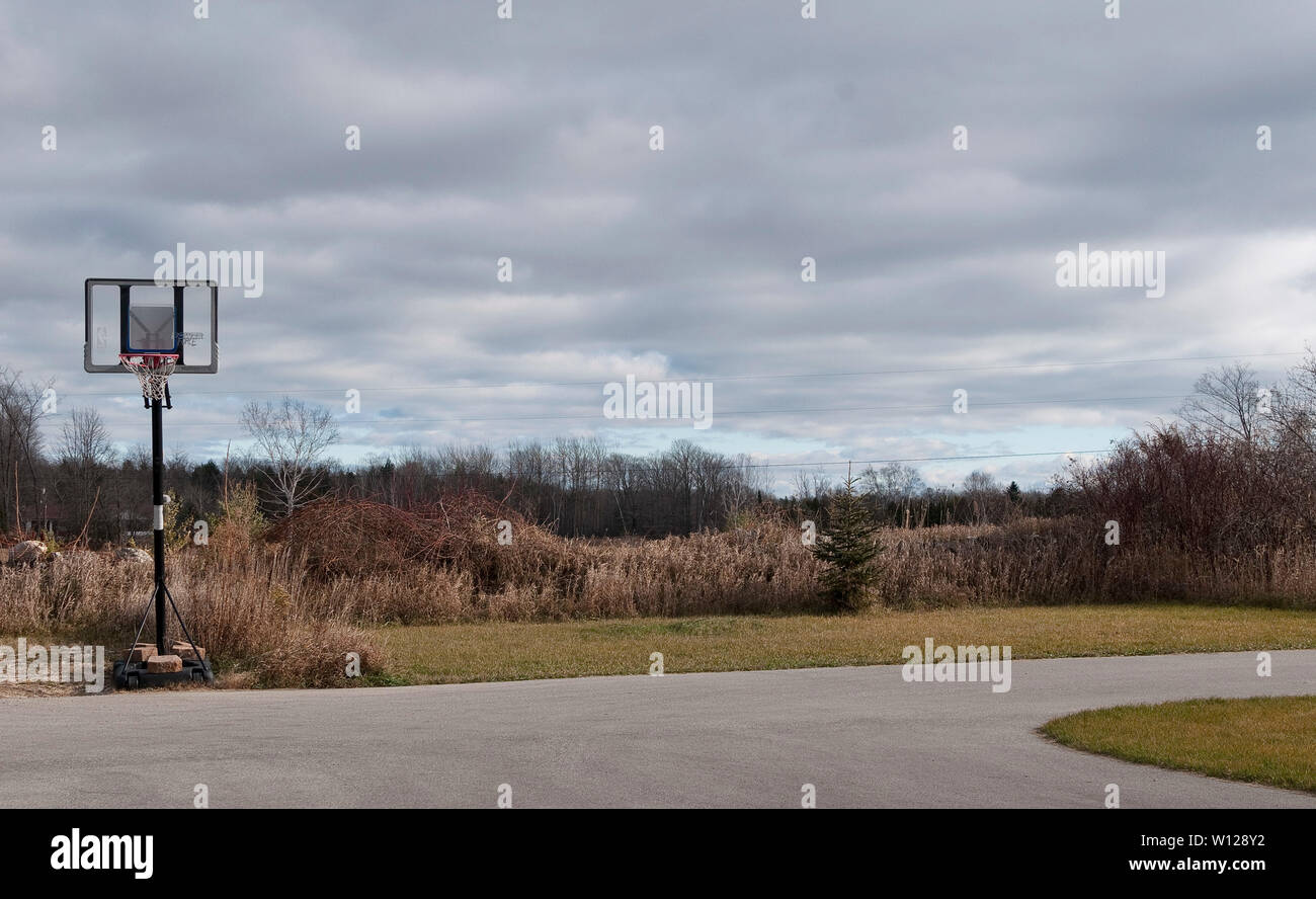 Silhouette of basketball hoop hi-res stock photography and images - Alamy