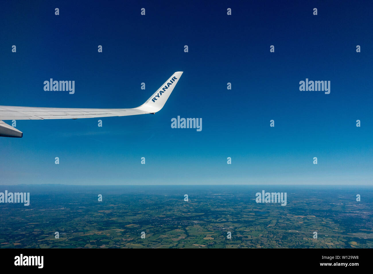 A Ryanair 737 - 800 wing and wing tip with the French Mediterranean ...