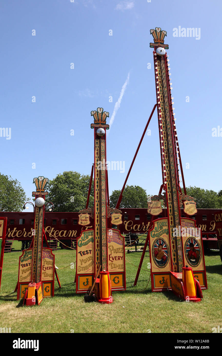 Test your strength fairground hi-res stock photography and images - Alamy