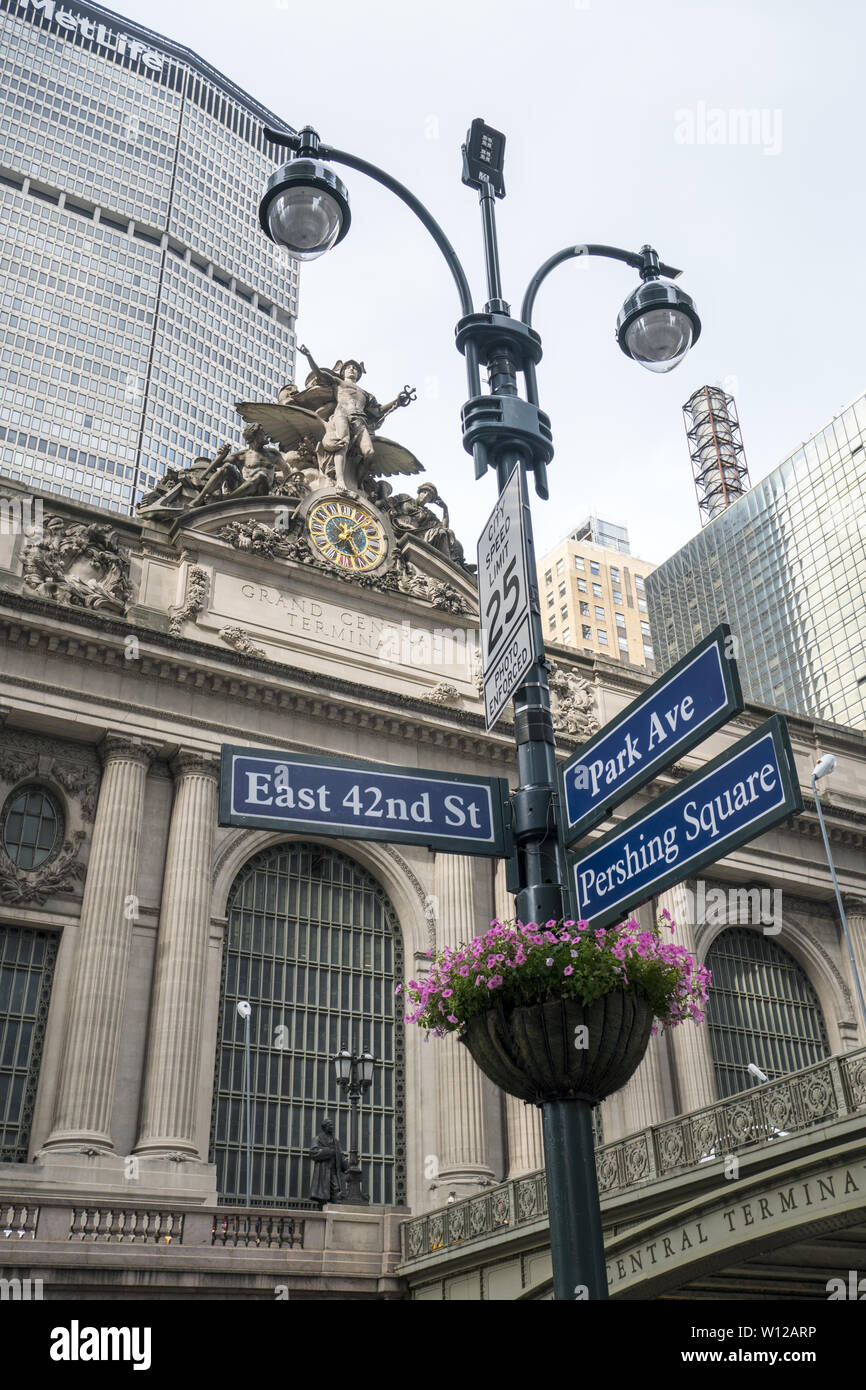 East 42nd Street with the famous Mercury Clock crowning Grand Central ...