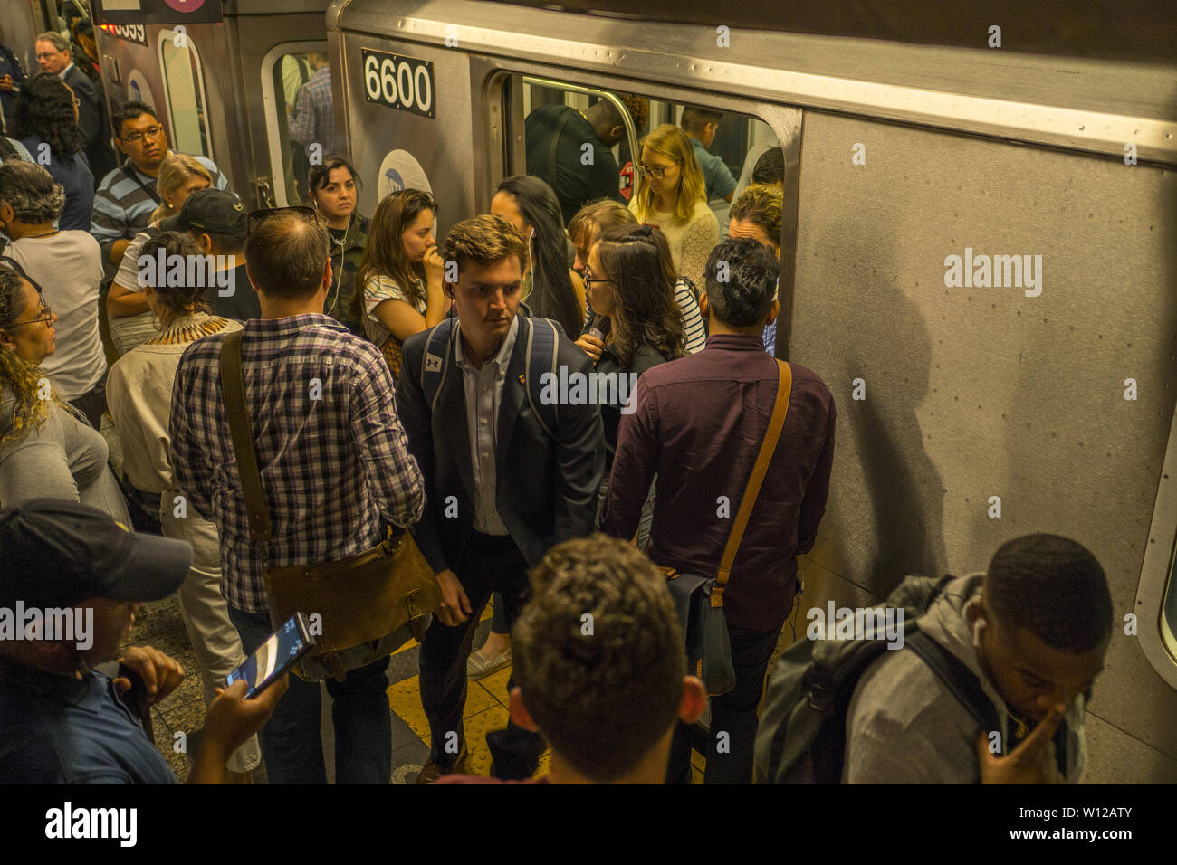 Evening rush hour on the subway train platform at Grand Central ...