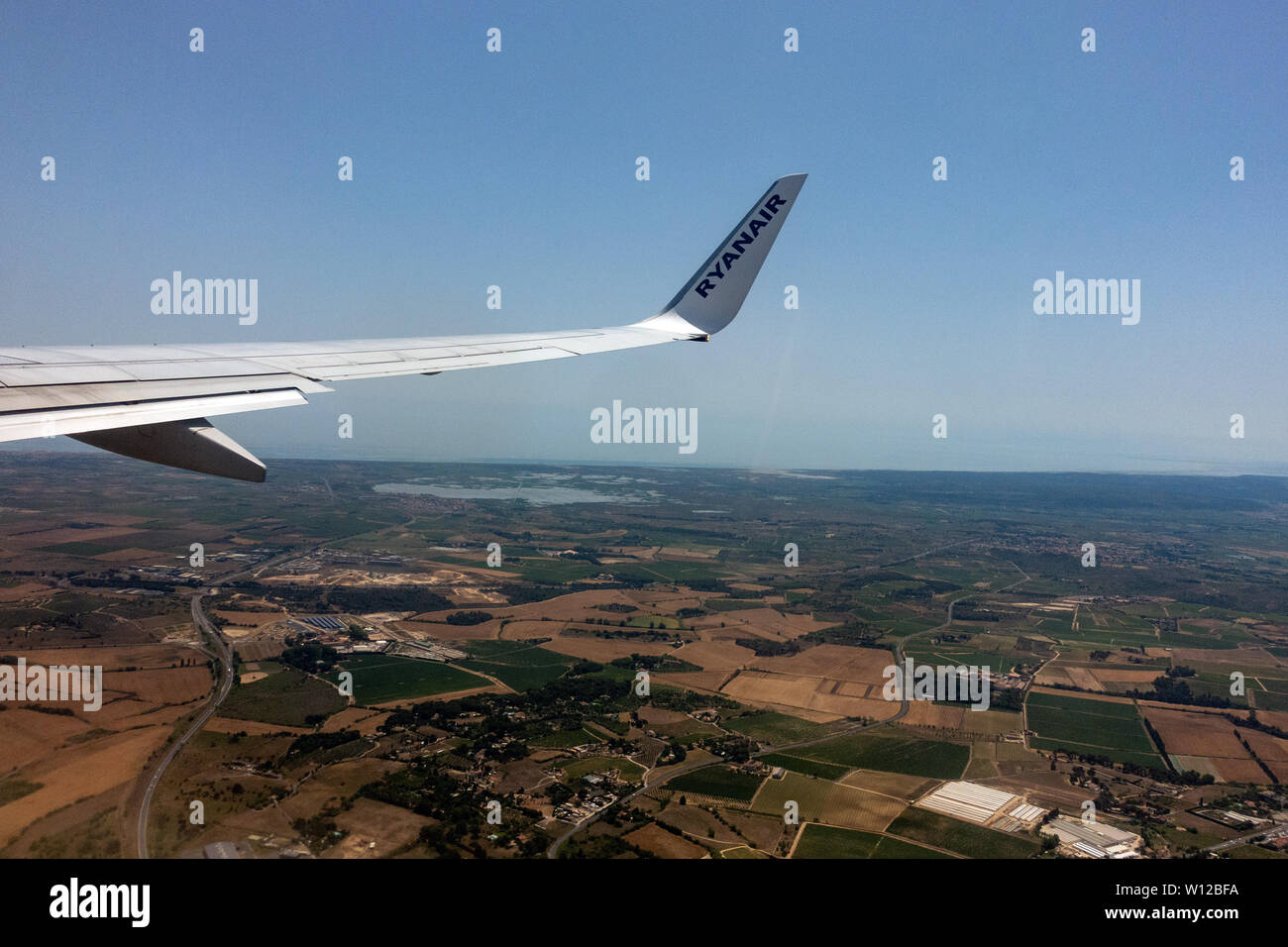 A Ryanair 737 - 800 wing and wing tip with the French Mediterranean ...
