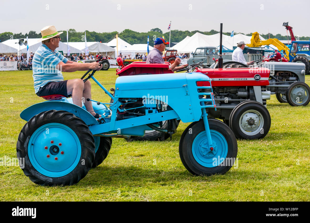 Old massey ferguson 135 tractor hi-res stock photography and images - Alamy