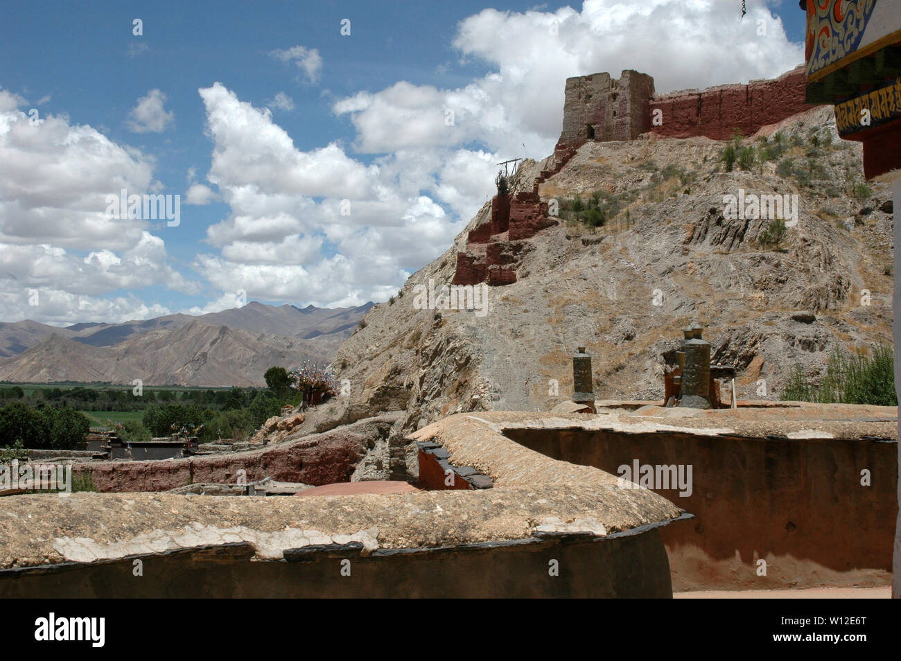 Tibetan landscape against the walls of the monastery Stock Photo - Alamy