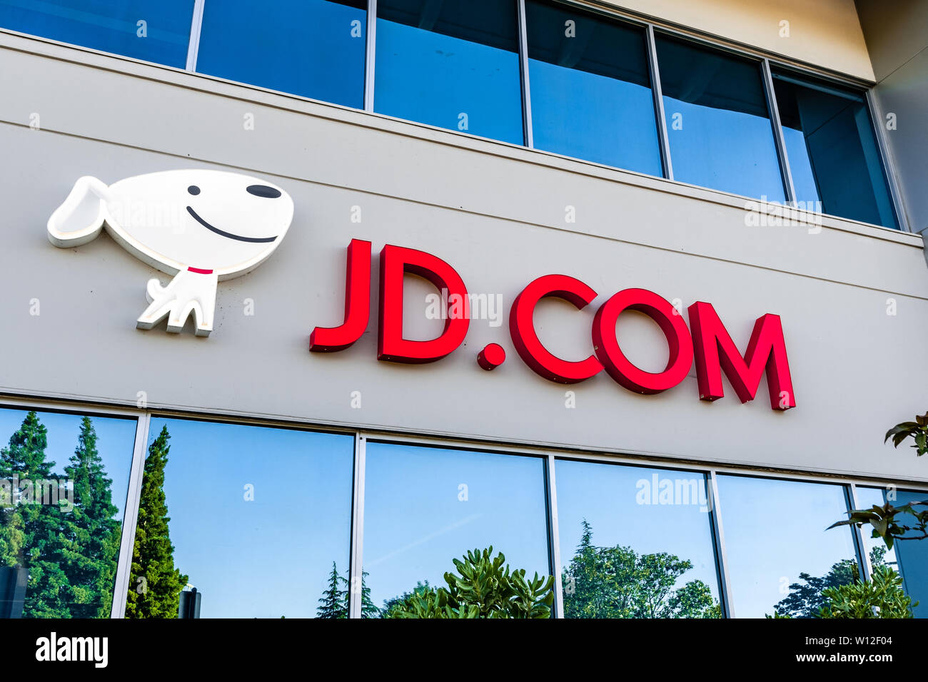 Jingdong logo hi-res stock photography and images - Alamy