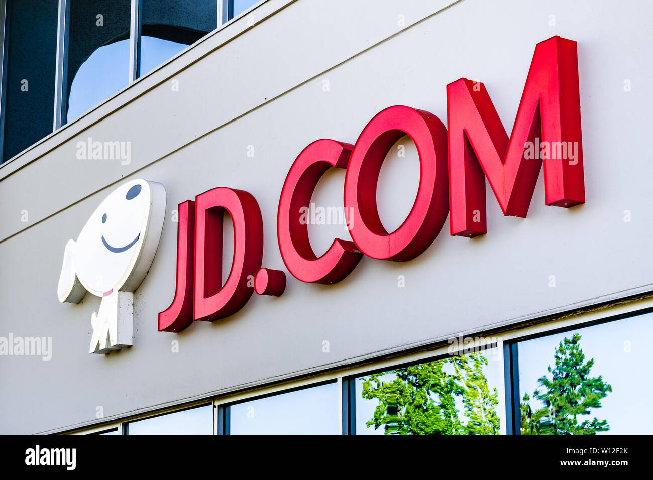 Jingdong logo hi-res stock photography and images - Alamy