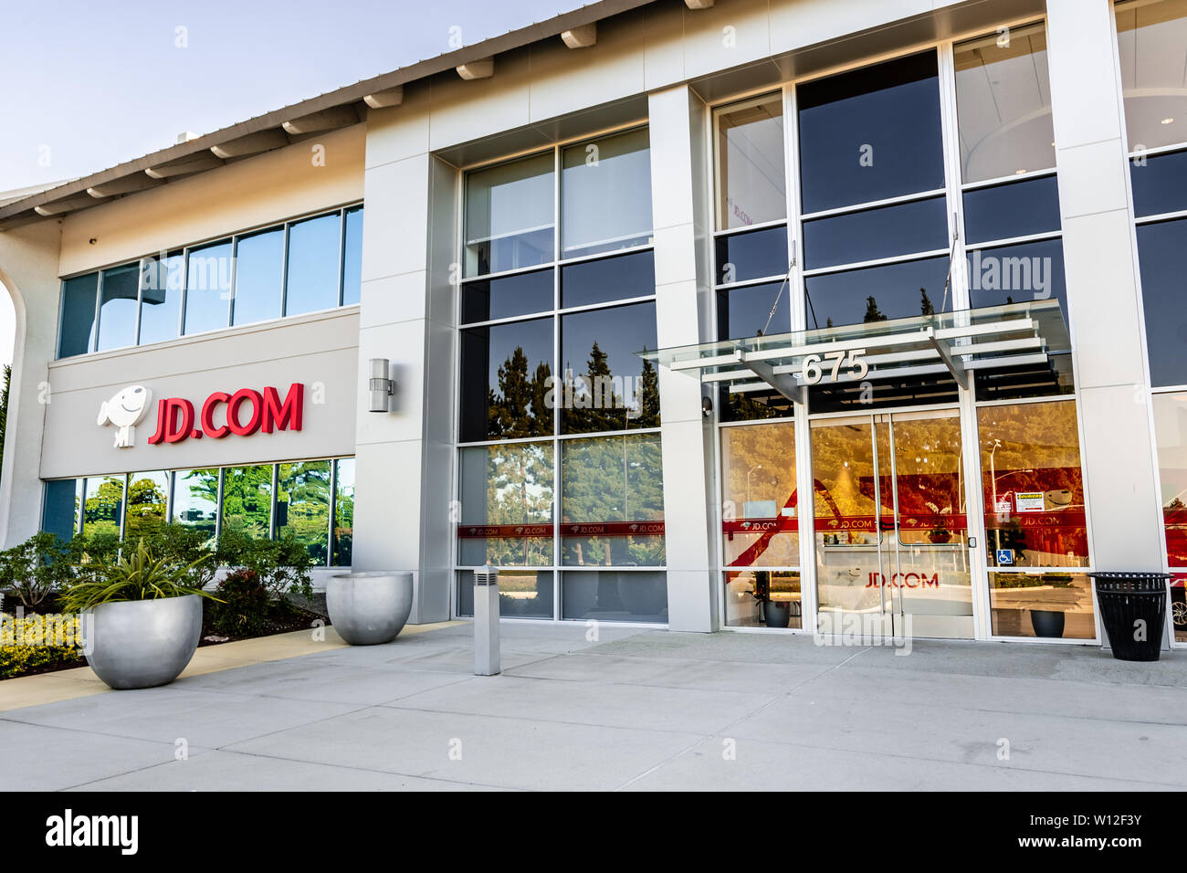 Jd com logo hi-res stock photography and images - Alamy