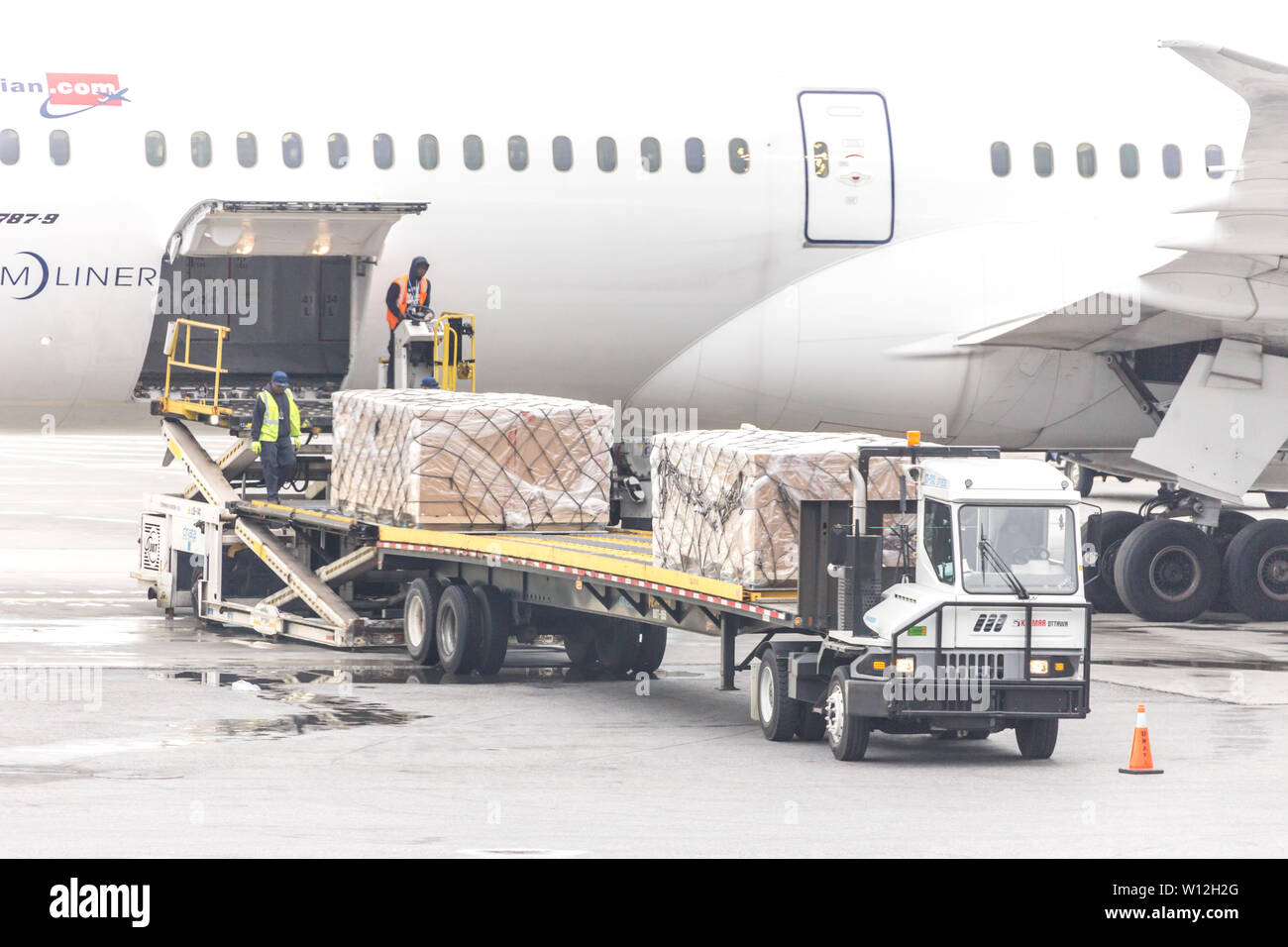 Deliver preparation hi-res stock photography and images - Alamy