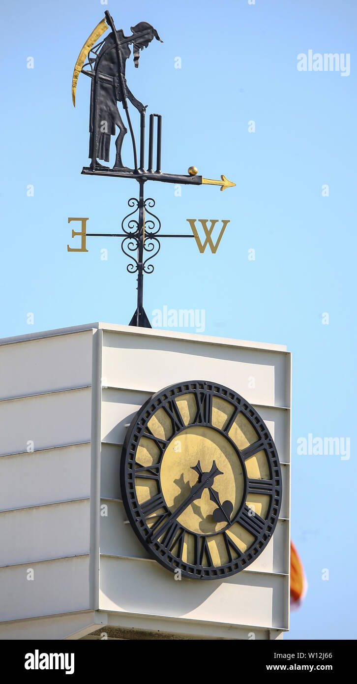 Old father time lords cricket hi-res stock photography and images - Alamy