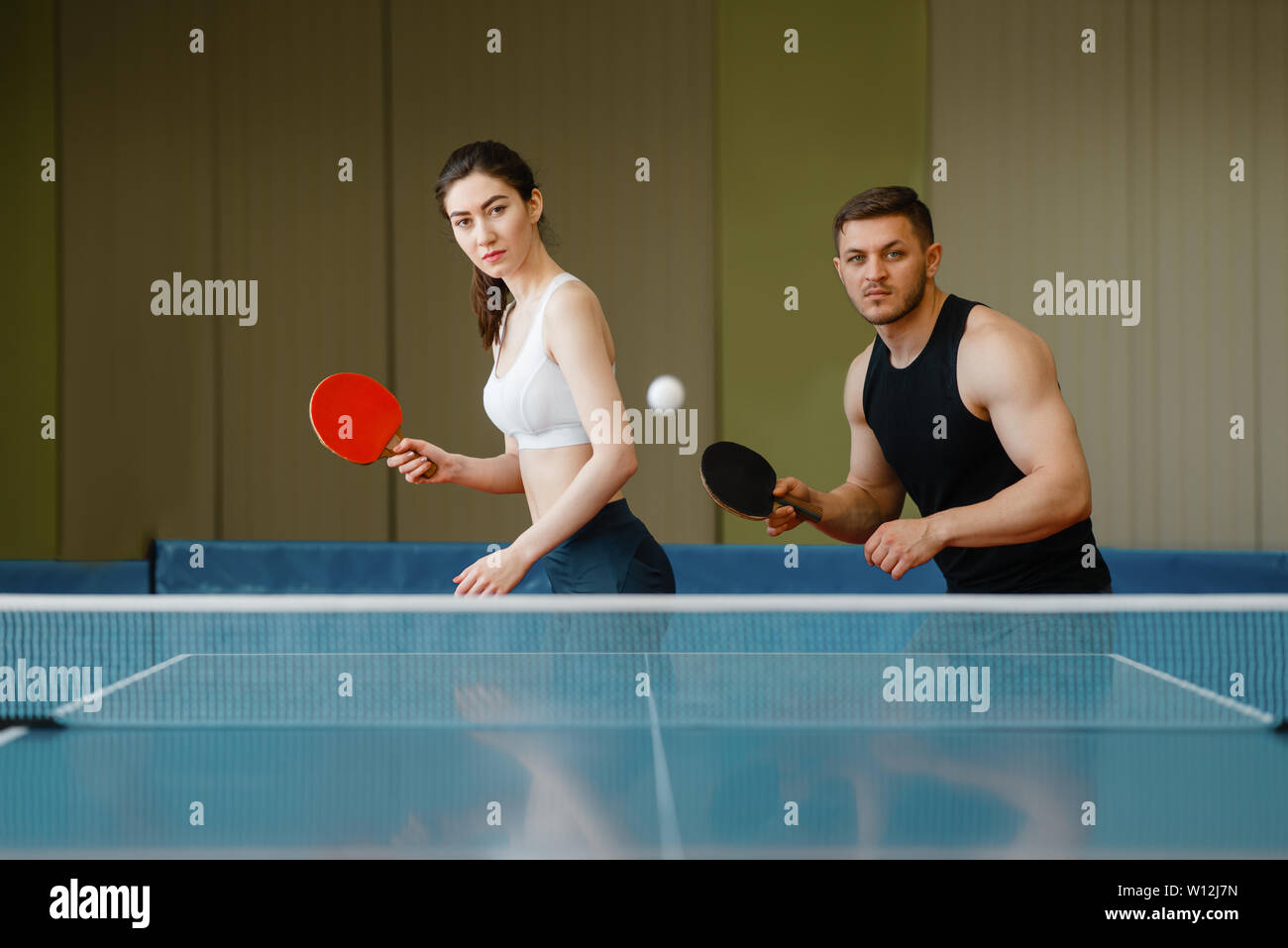 Couple playing table tennis hi-res stock photography and images - Alamy