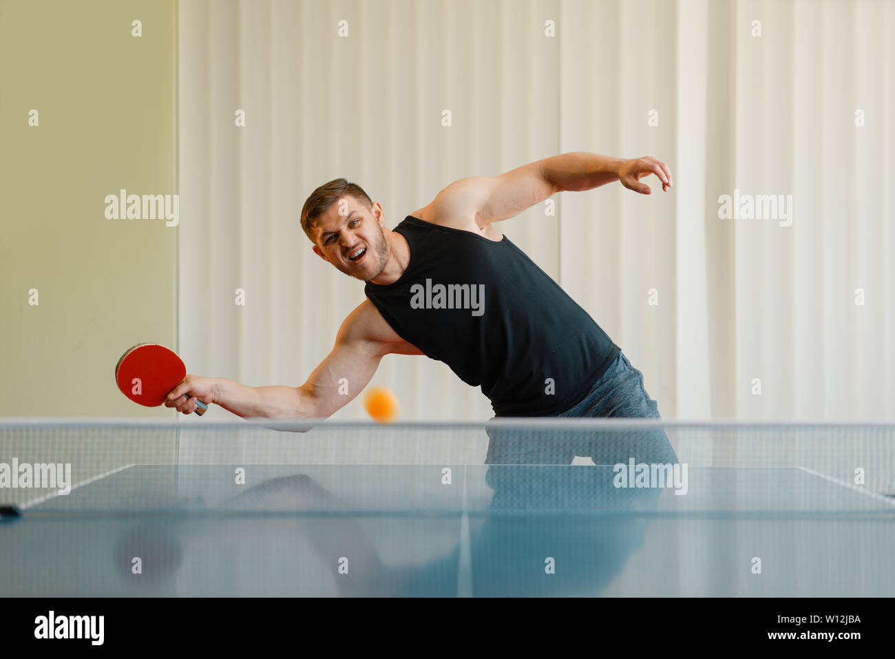 Ball off racket hi-res stock photography and images - Alamy