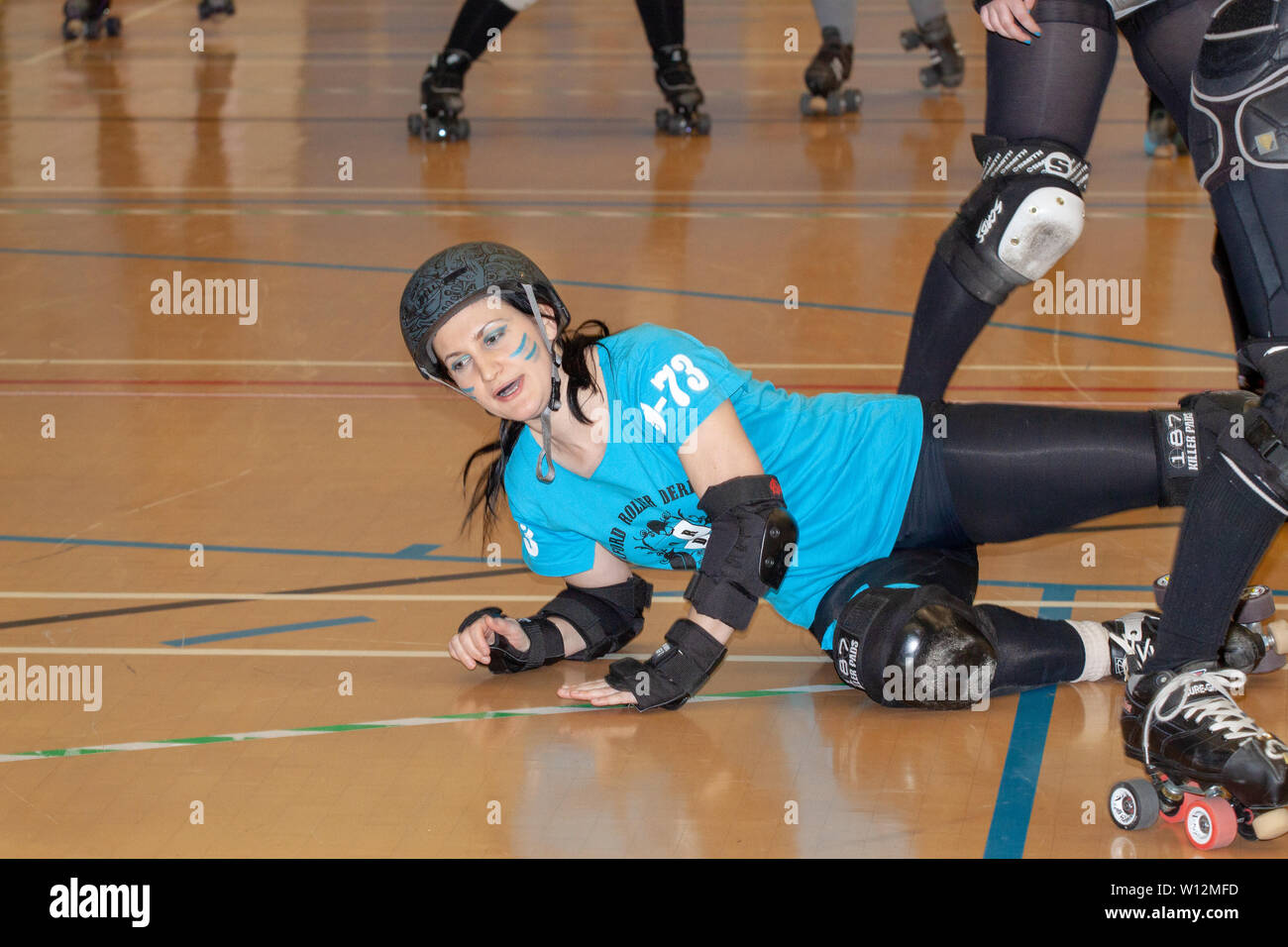 Oxford Roller Derby blocker fallen sideways Stock Photo - Alamy