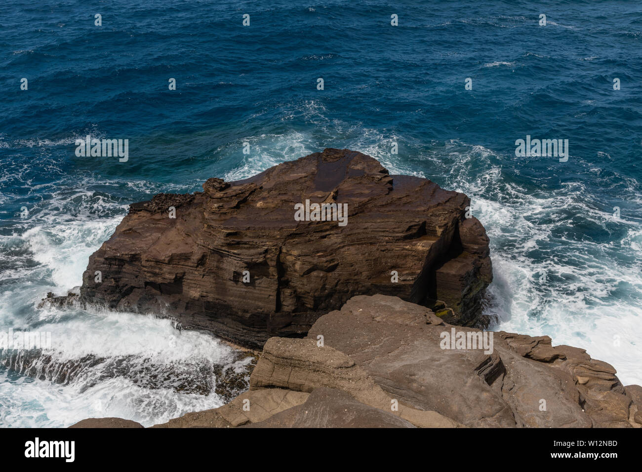 Beautiful Spitting Cave of Portlock vista on Oahu, Hawaii Stock Photo ...