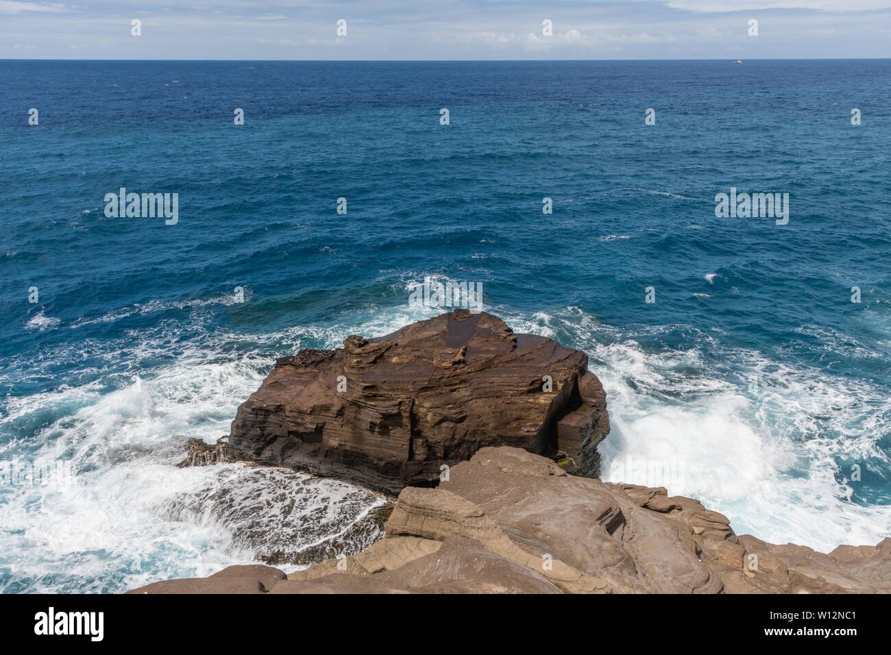 Beautiful Spitting Cave of Portlock vista on Oahu, Hawaii Stock Photo ...