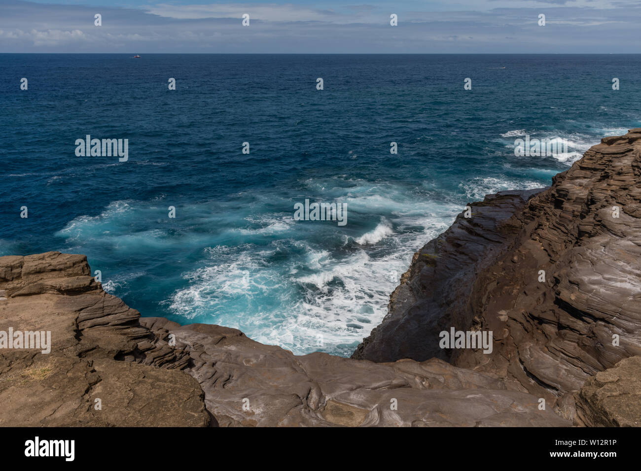 Beautiful Spitting Cave of Portlock vista on Oahu, Hawaii Stock Photo ...