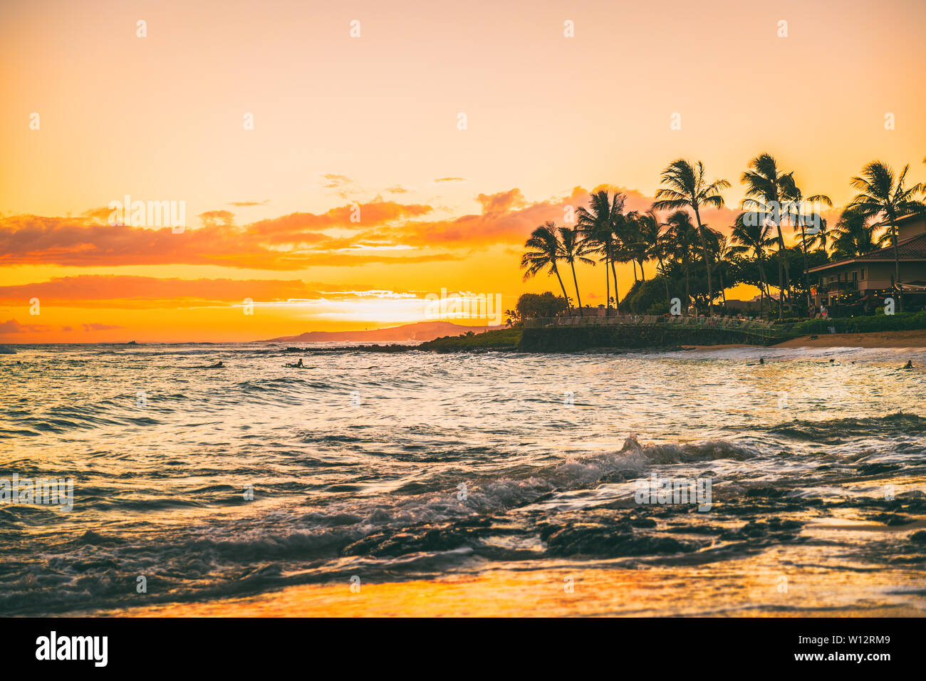 Hawaii beach sunset hi-res stock photography and images - Alamy