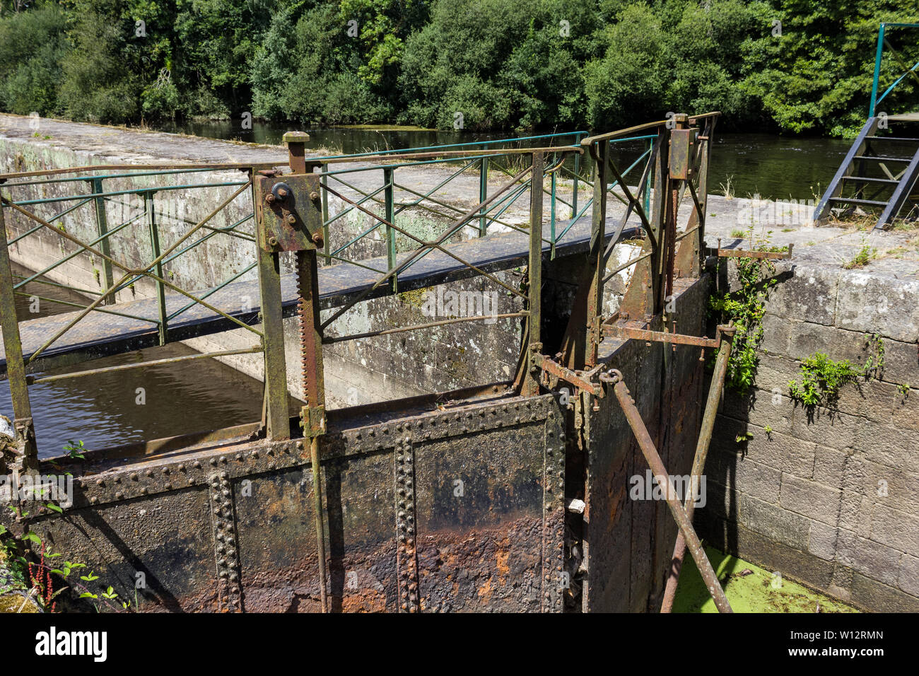 Vintage canal lock hi-res stock photography and images - Alamy