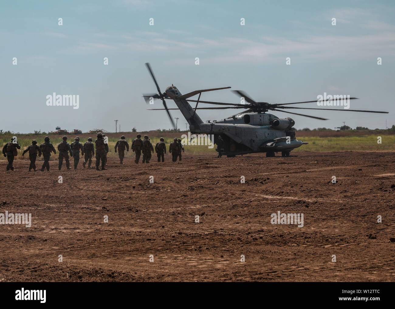 Combat logistics battalion clb 13 hi-res stock photography and images ...