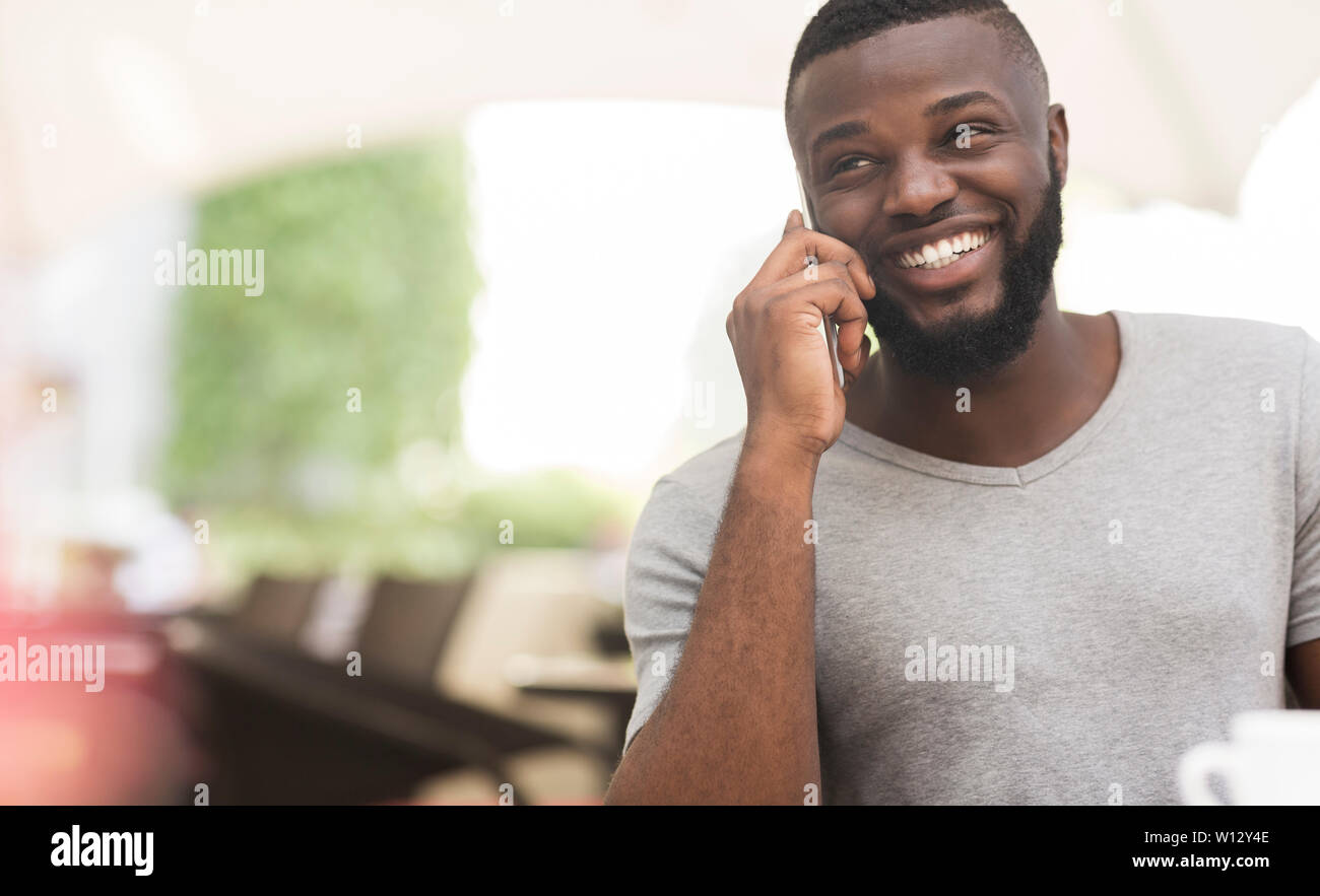 Close up smiling guy talking hi-res stock photography and images - Alamy