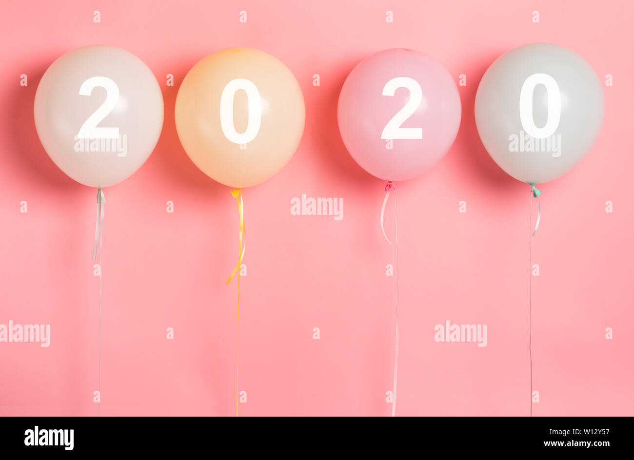 2020 concept on party balloons on pink background Stock Photo - Alamy