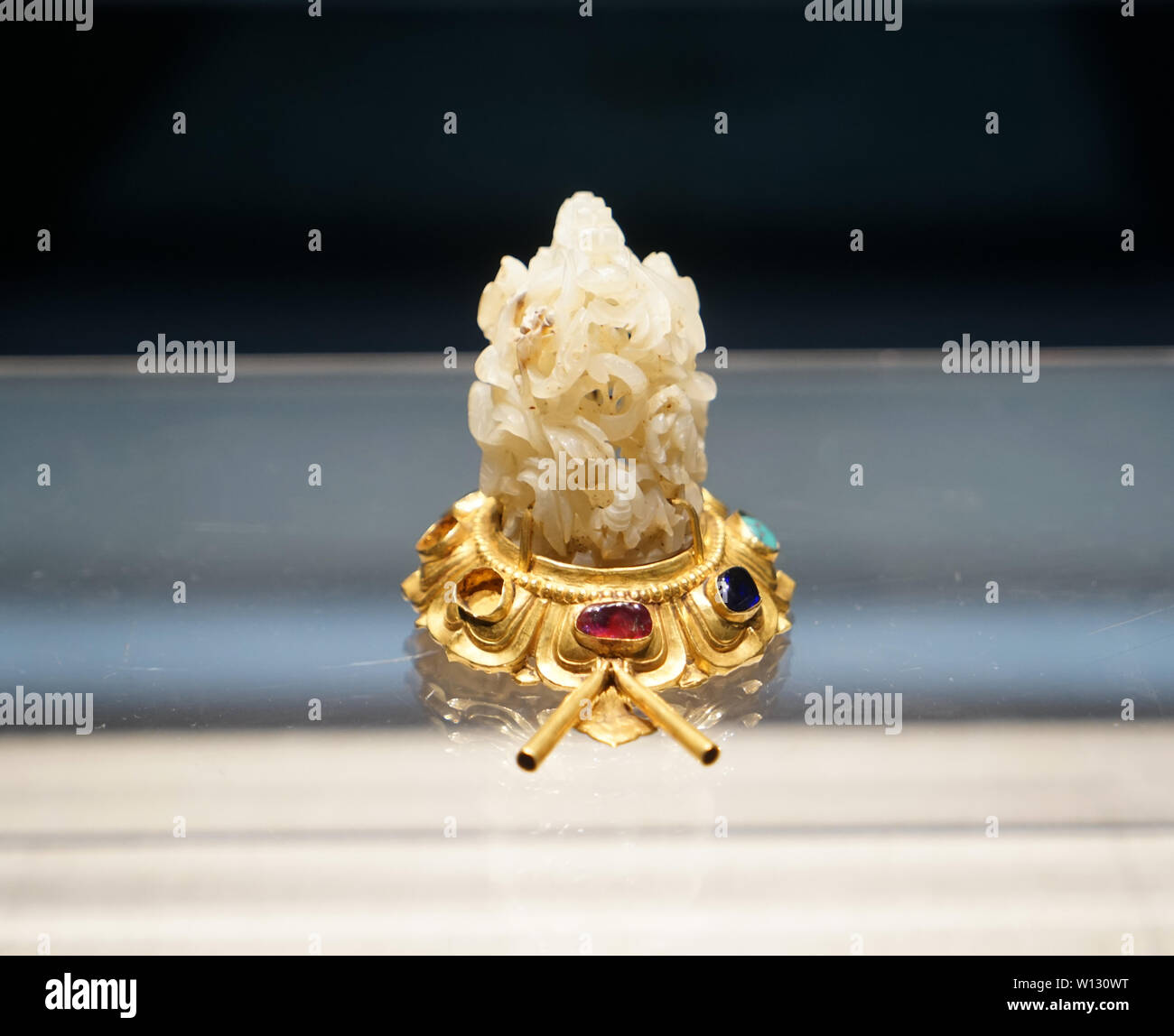 Ming Dynasty gold and jade Stock Photo - Alamy