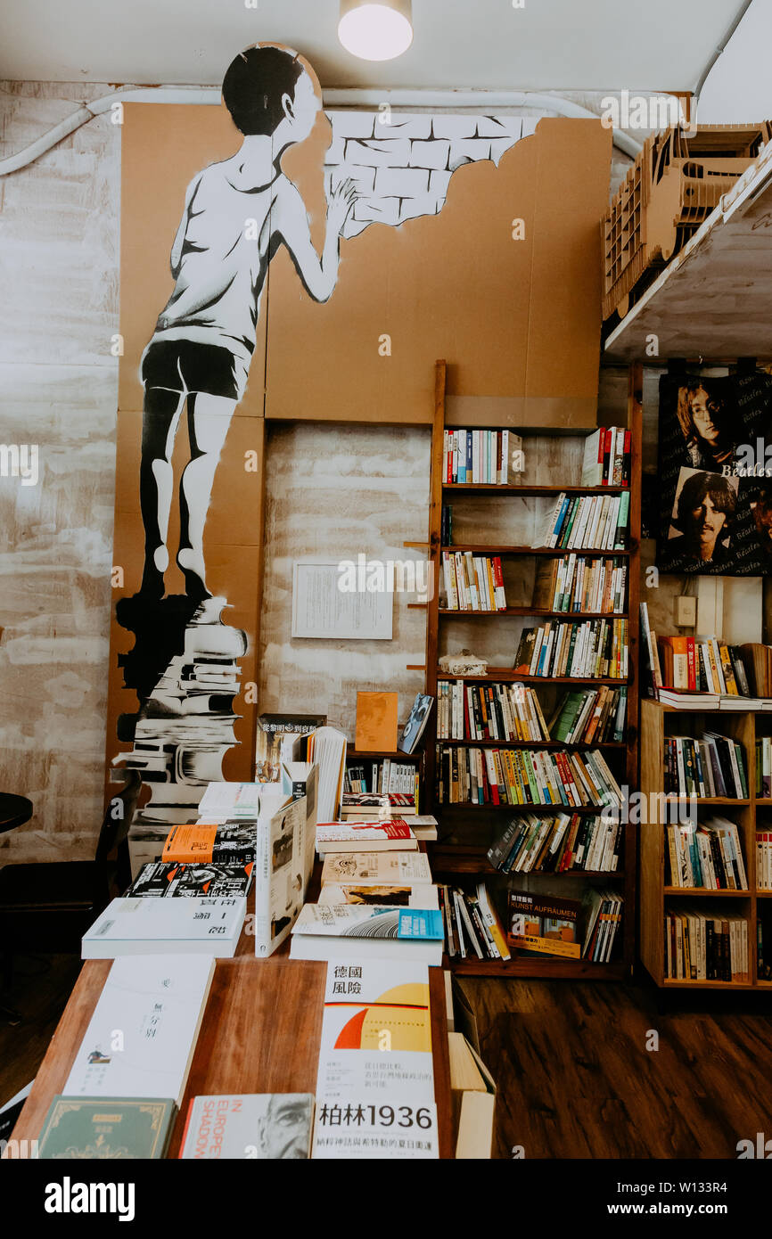 Taichung, Taiwan: Bookstore Stroll through the East China Sea Book ...