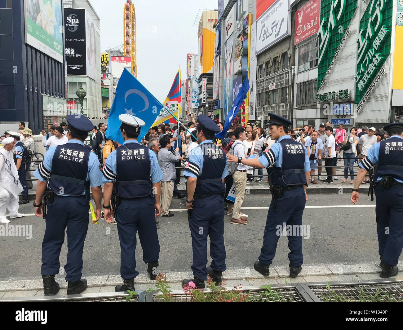 Group police officers in japan hi-res stock photography and images - Alamy