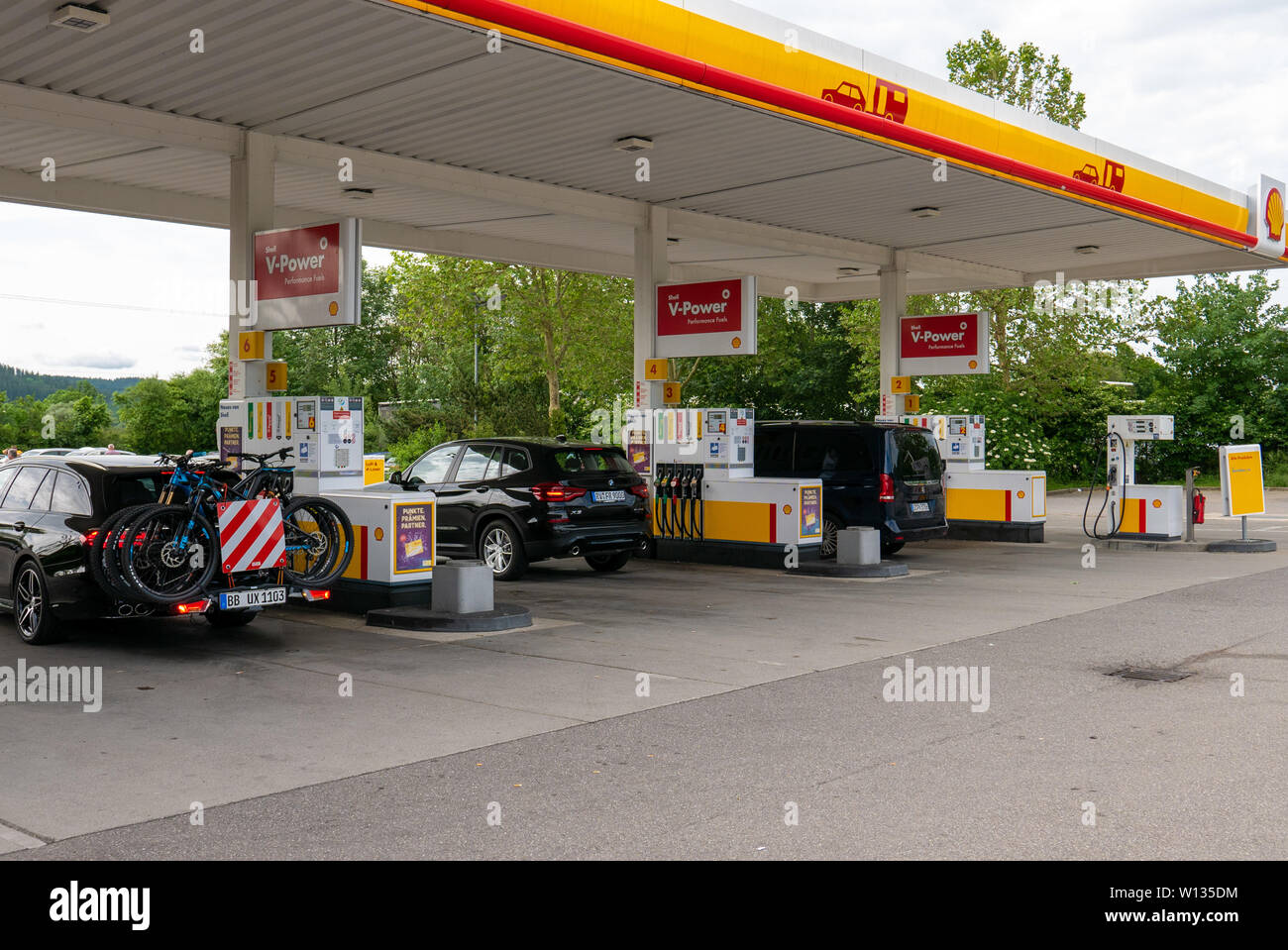 Shell v power hi-res stock photography and images - Alamy