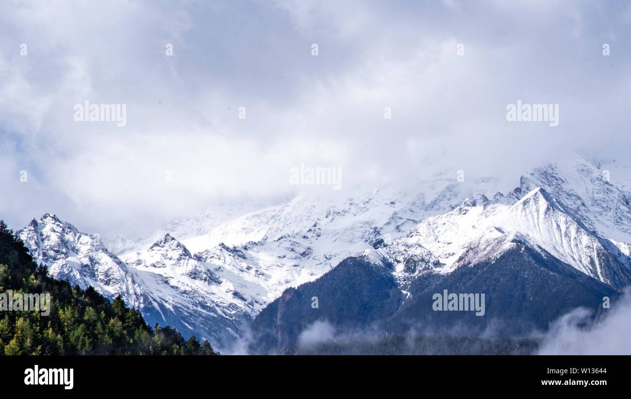 Meri Snow Mountain, Yunnan Stock Photo - Alamy