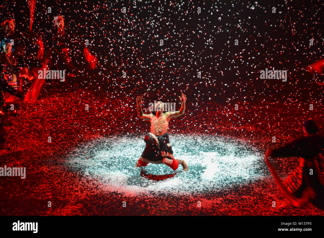 No one snow stage performance stage actor hi-res stock photography and ...