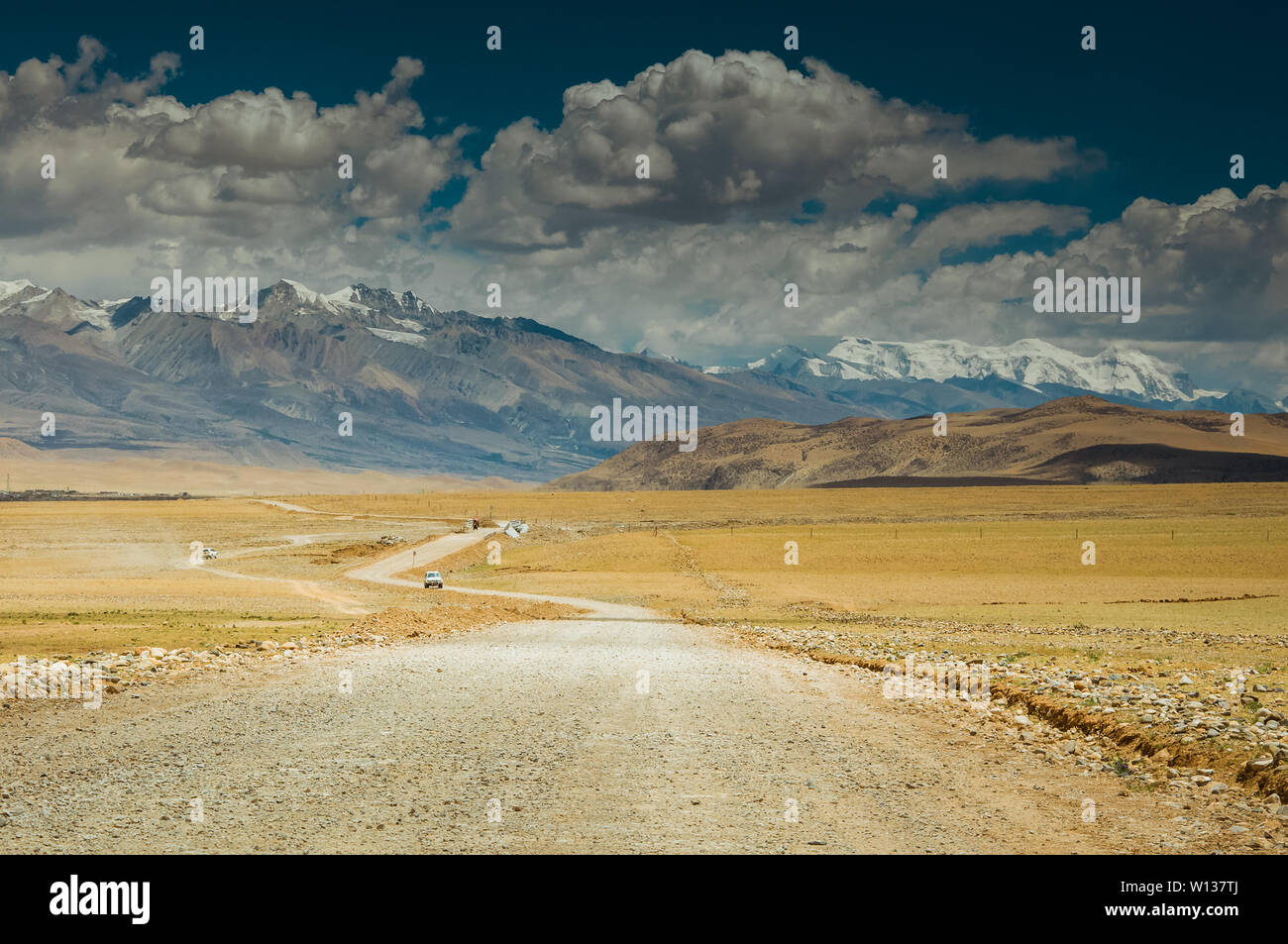 Tibetan plateau landscapes hi-res stock photography and images - Alamy