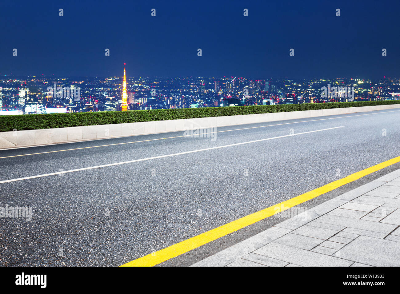 empty road with cityscape of tokyo at night Stock Photo - Alamy