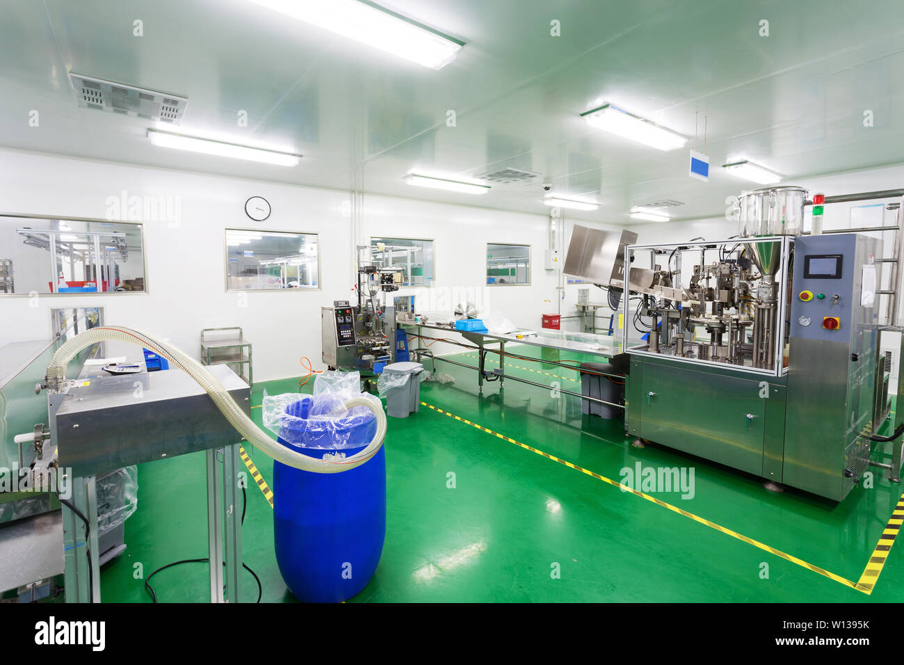 Pharmaceutical workshop hi-res stock photography and images - Alamy