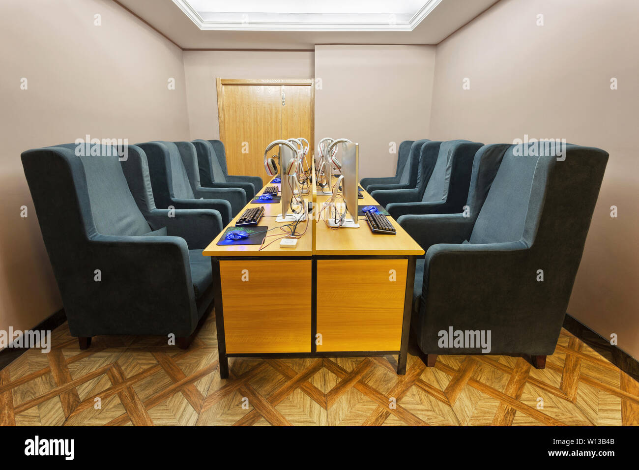 Internet cafe interior hi-res stock photography and images - Alamy
