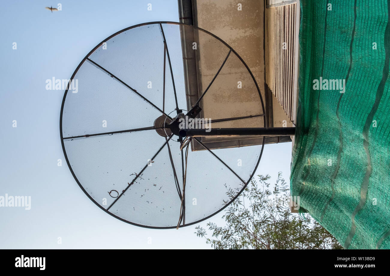 Satellite dish set up hi-res stock photography and images - Alamy