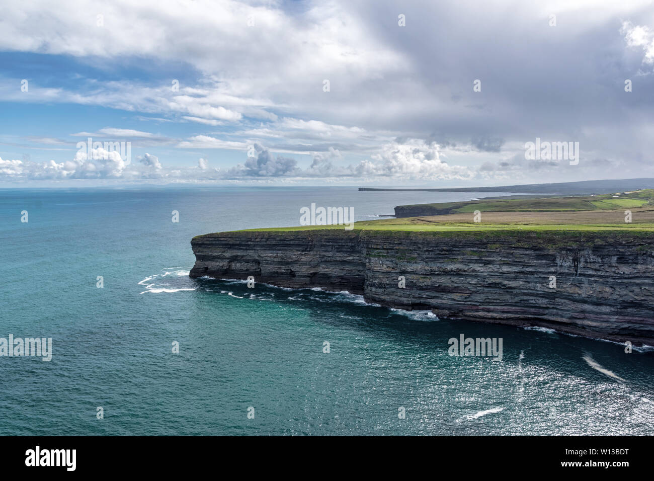Rock jutting out of the sea hi-res stock photography and images - Alamy