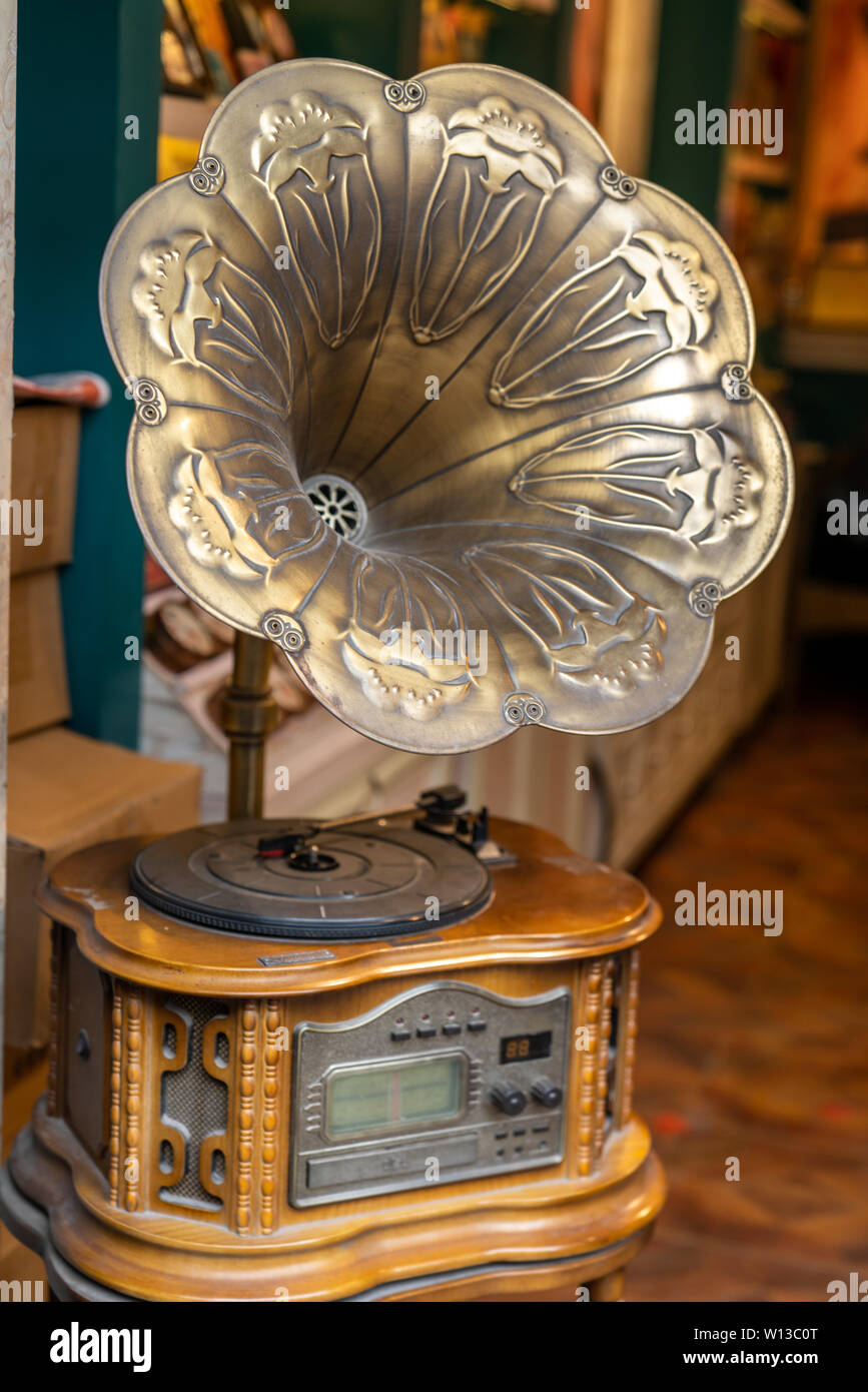Old fashioned sound device hi-res stock photography and images - Alamy