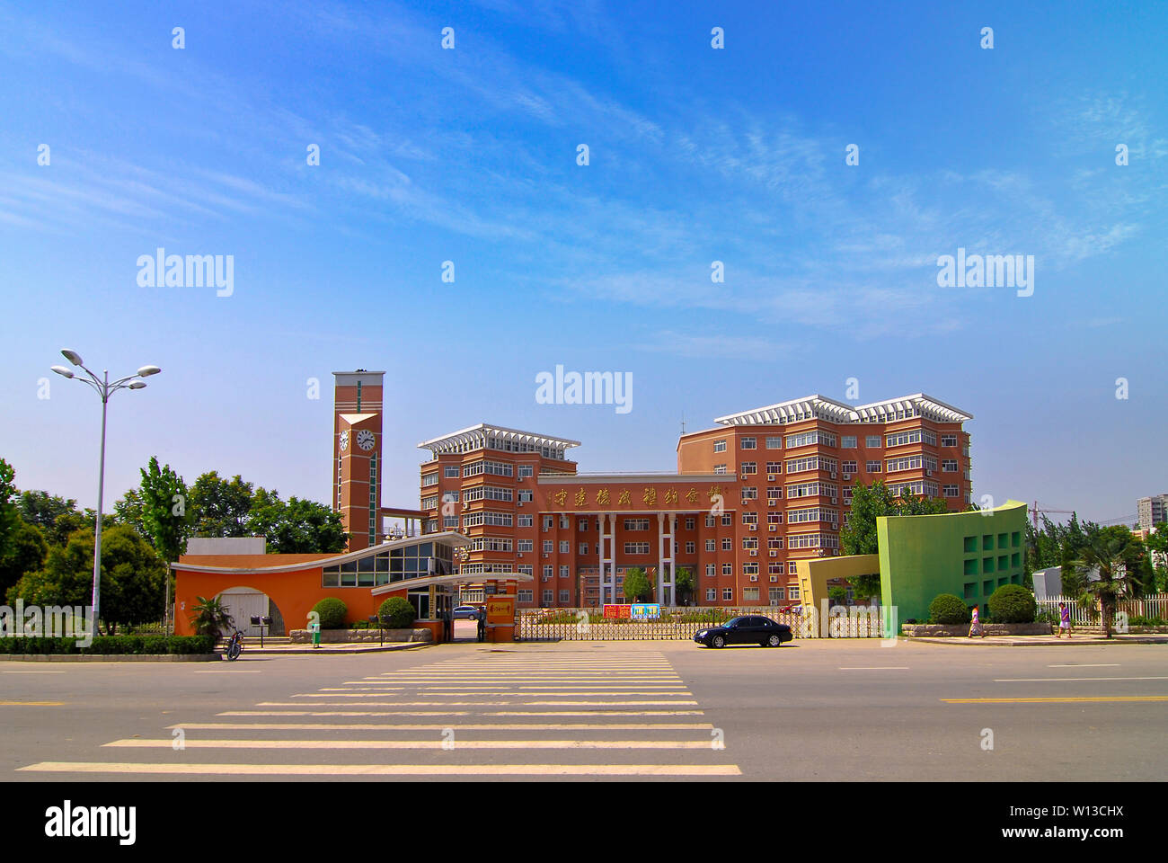 Nanyang One Middle School Gate used to have a clean appearance. Now ...