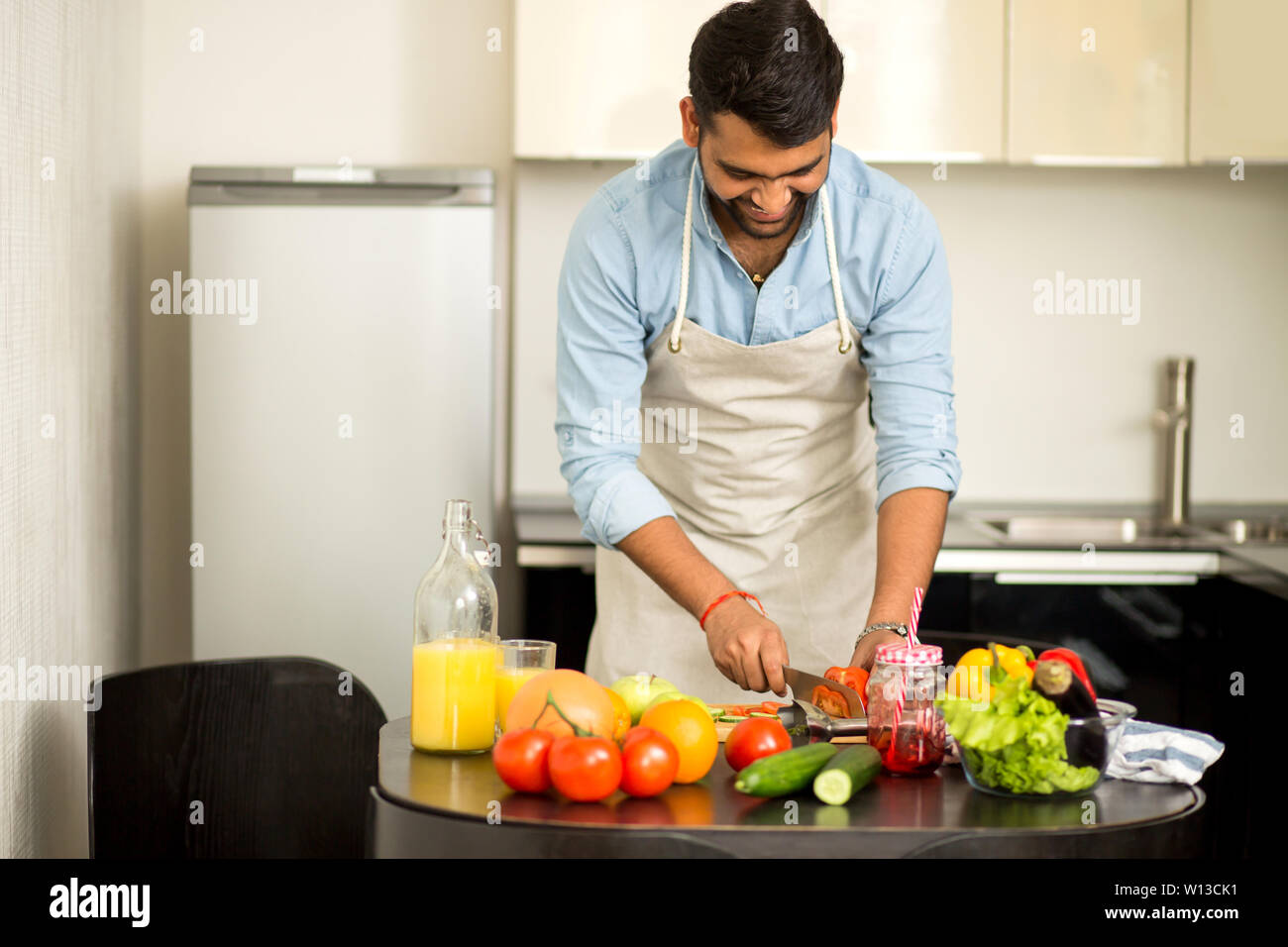 Indian man cooking hi-res stock photography and images - Alamy