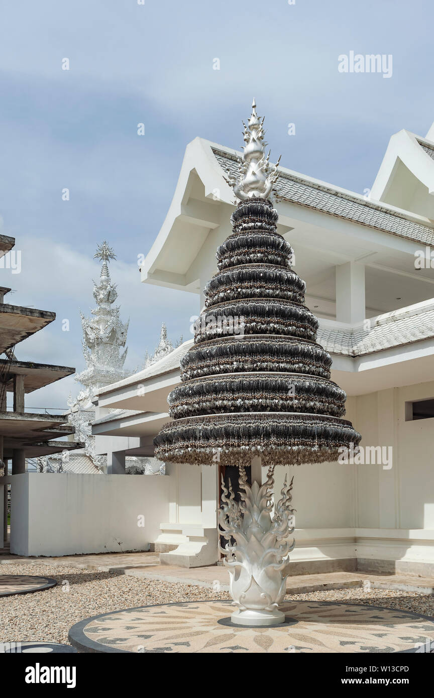 High-definition picture of the white temple in Chiang Rai, Thailand ...