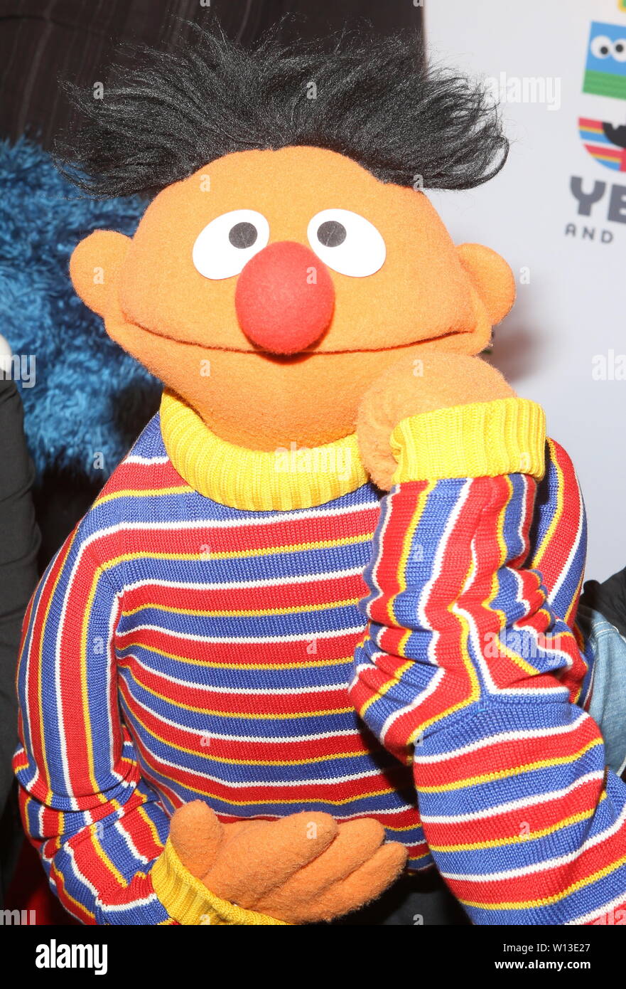Sesame street anniversary hi-res stock photography and images - Alamy