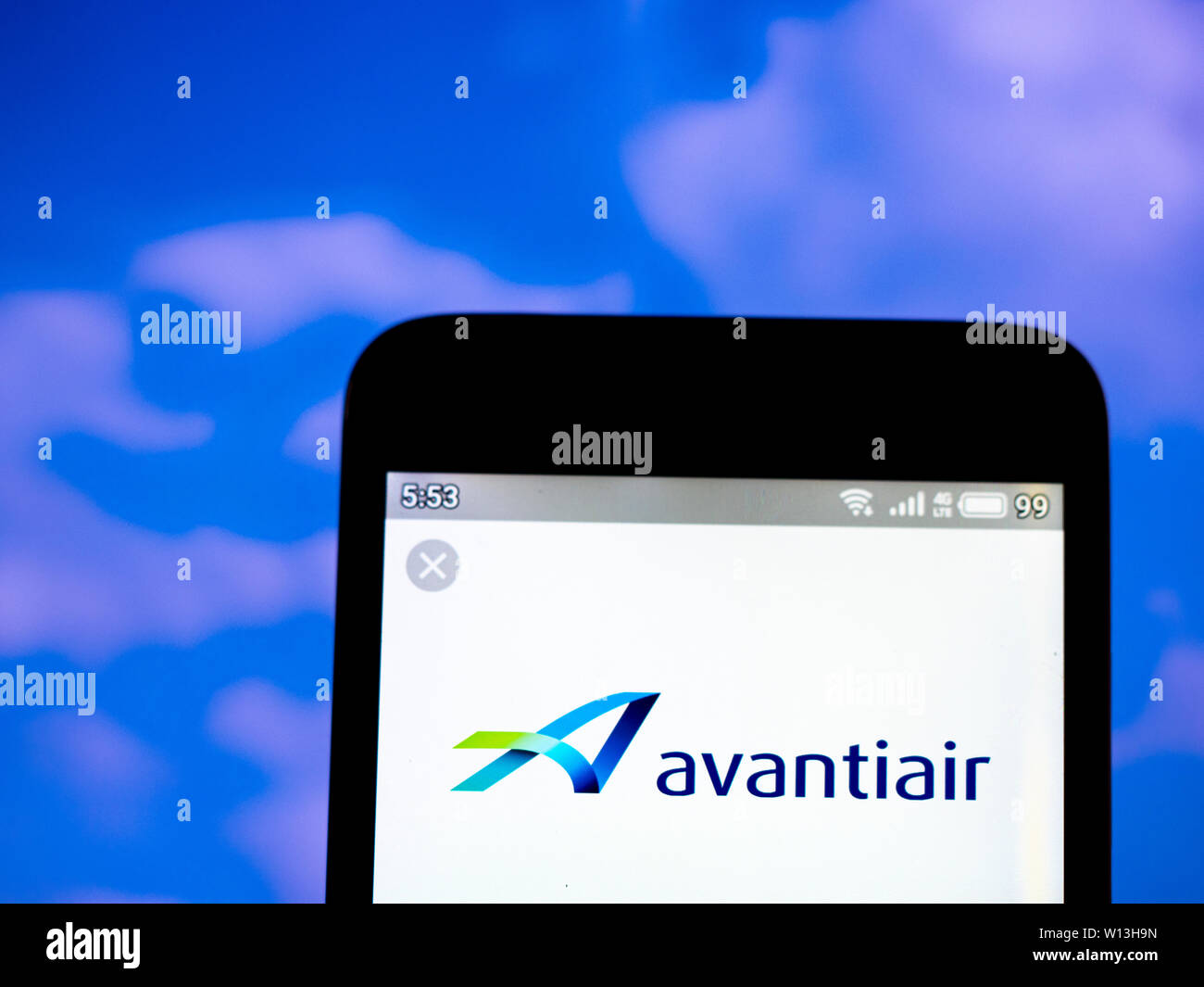 Avanti logo hi-res stock photography and images - Alamy