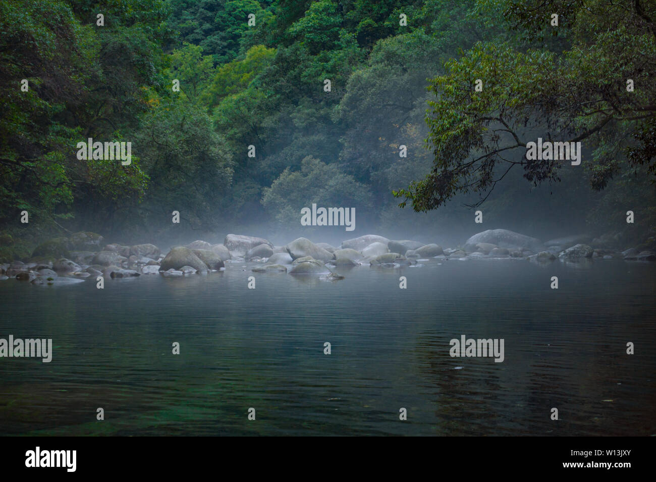 Lake 4a scenic spot hi-res stock photography and images - Alamy