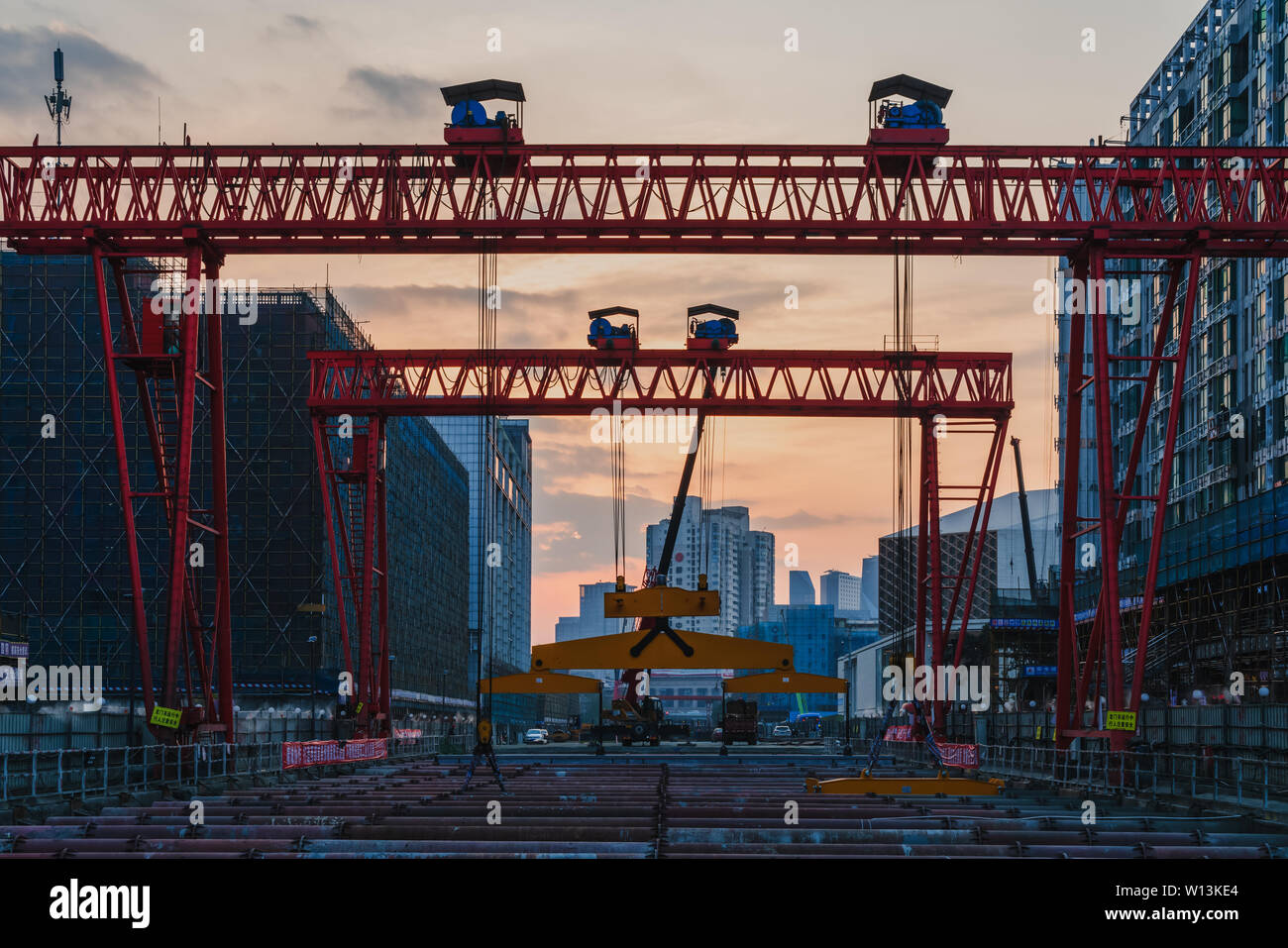 Hanging sun hi-res stock photography and images - Alamy