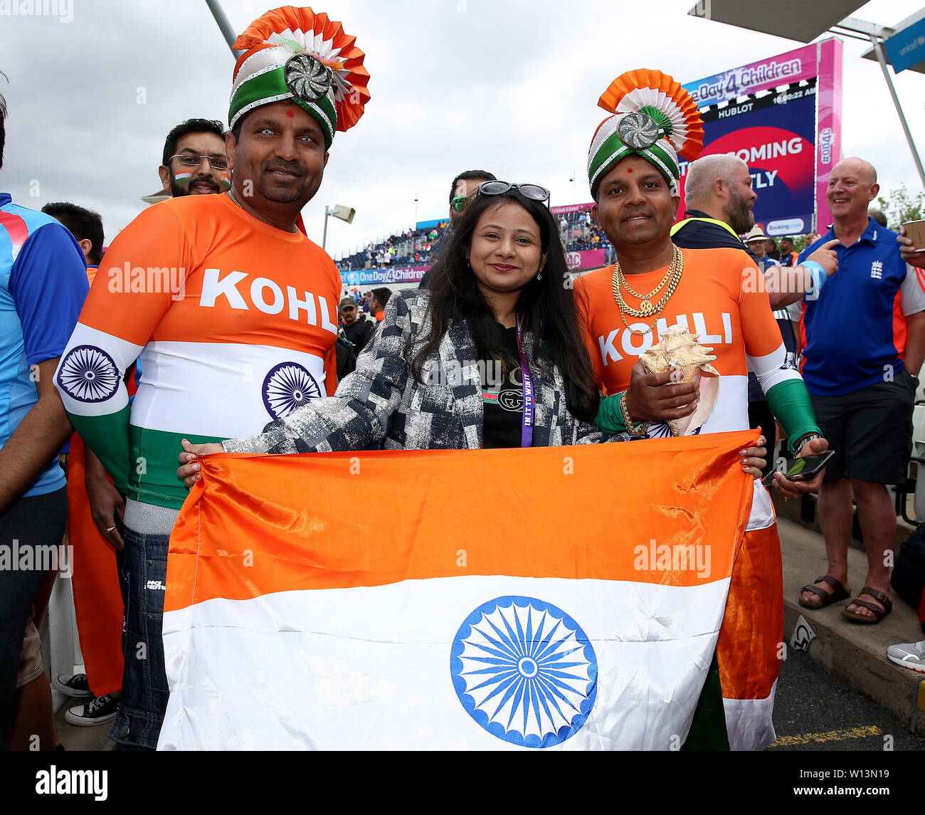 India fans show support for hi-res stock photography and images - Alamy