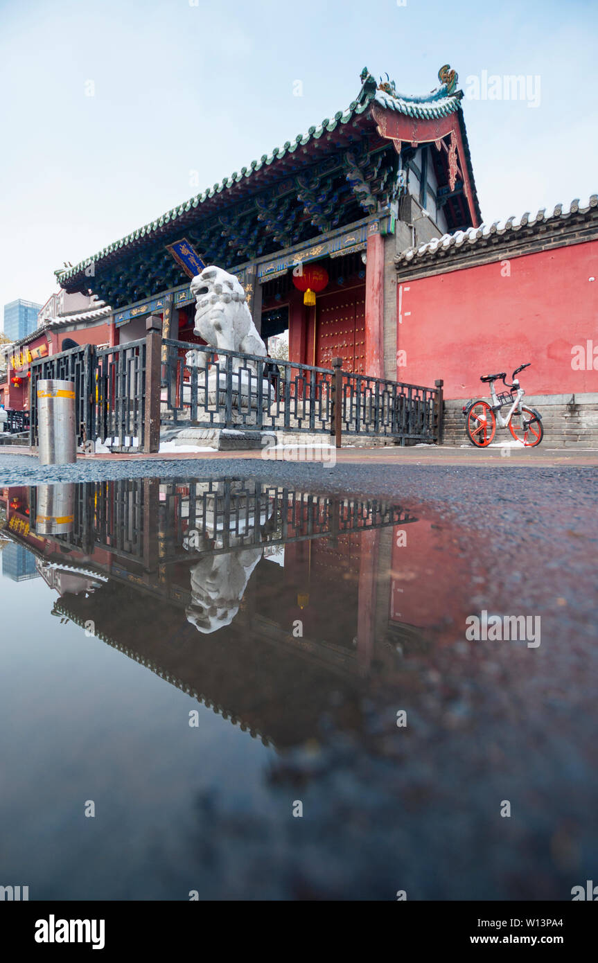 Spring temple buddha henan hi-res stock photography and images - Alamy